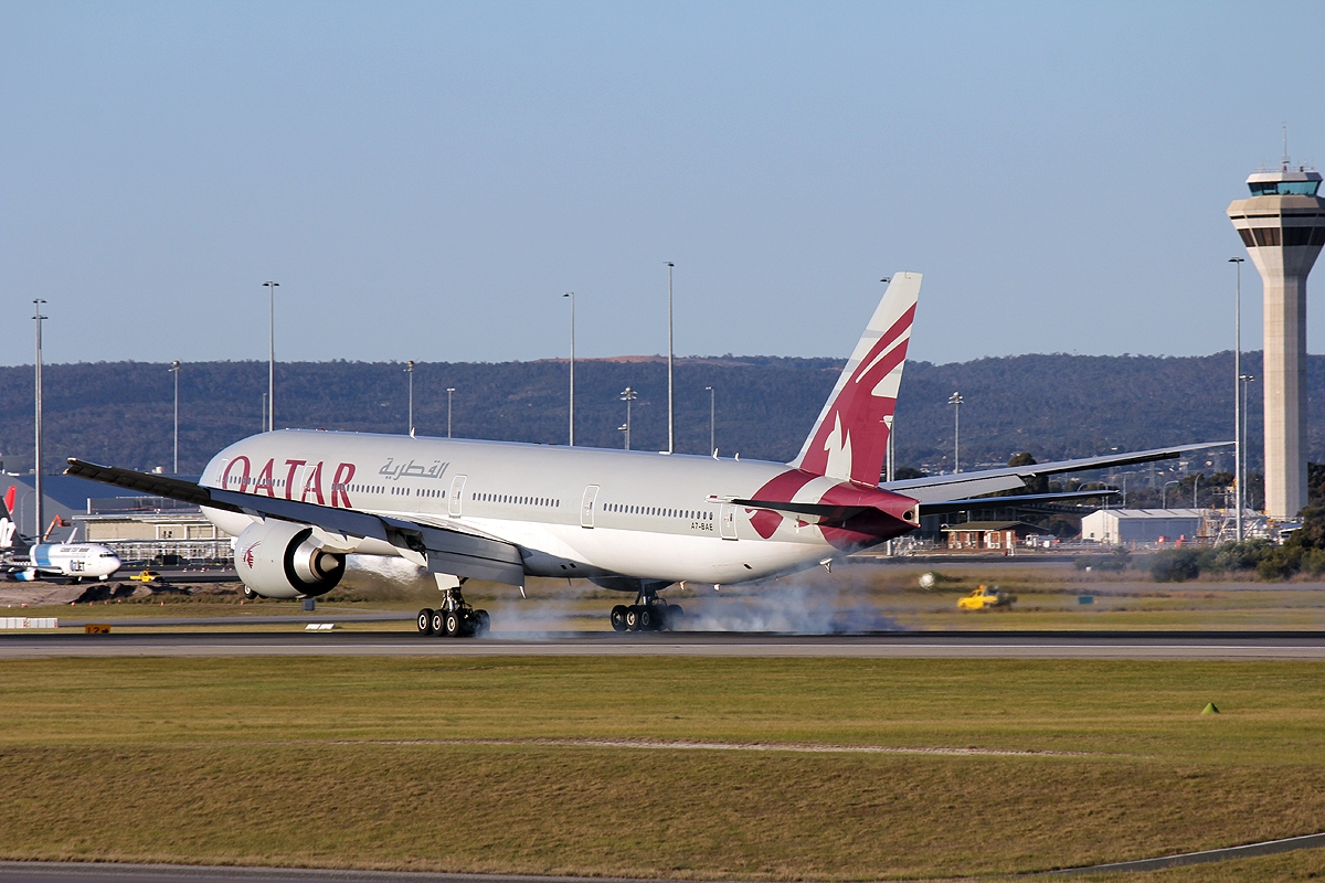 Perth Airport Spotter's Blog: Qatar's 1st B77W debuts in YPPH