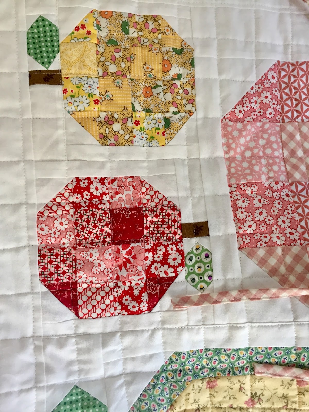 Susie's Sunroom: Apple Picking Tree Skirt