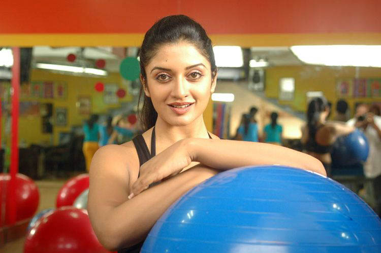 Vimala Raman in Gym hot pics2 ~ Hot Actress Sexy Pics