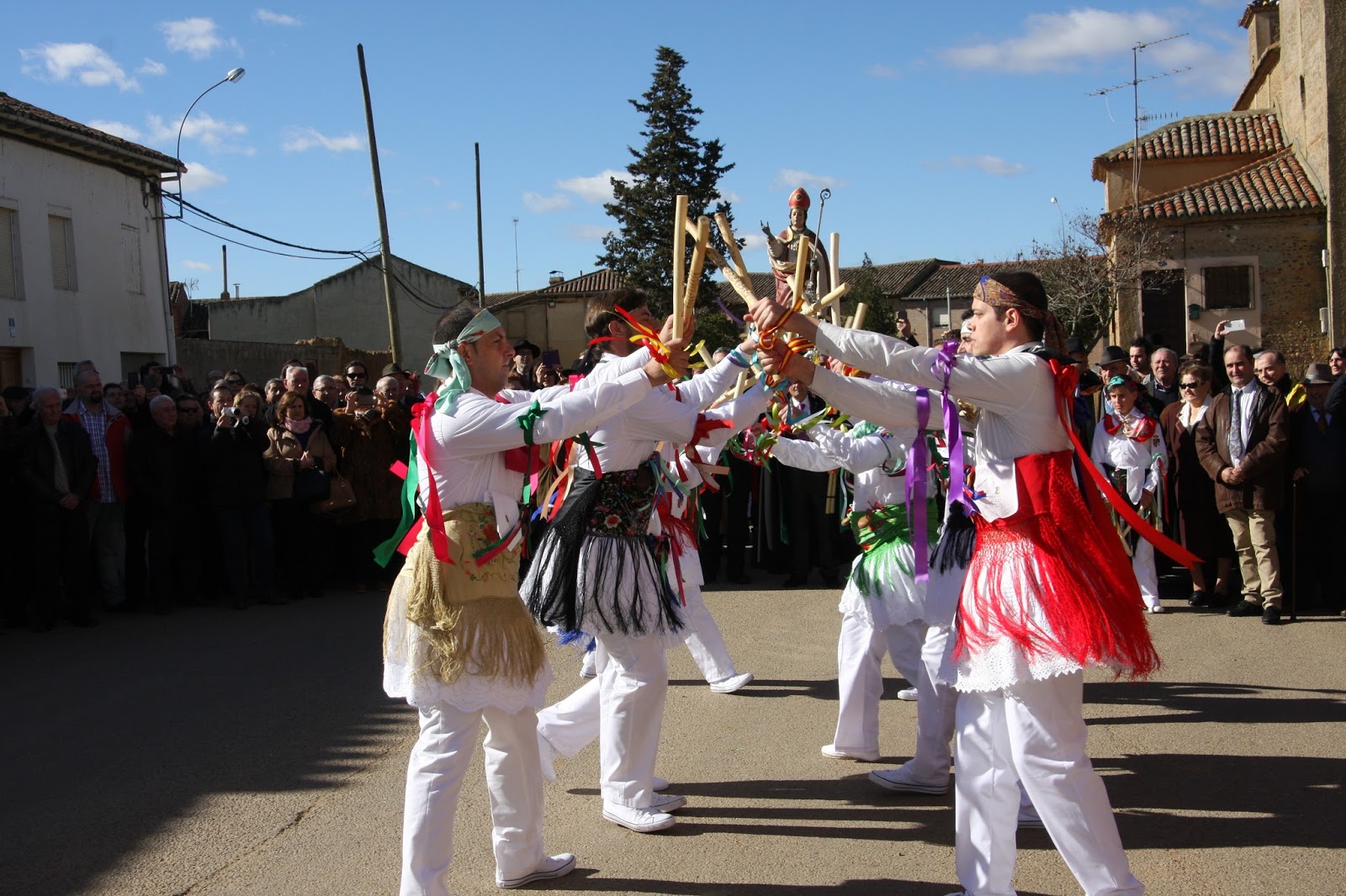 ETNOLEON: Etnografía León: EDITORIAL: LA DANZA DEL PALOTEO DE VILLAMANDOS