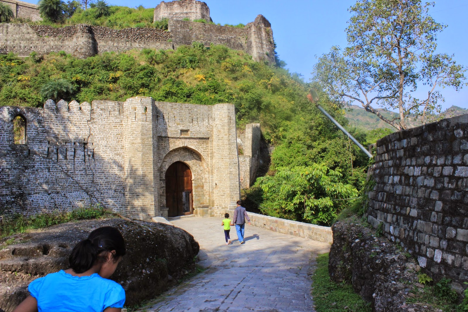 Vibrant India: Kangra fort ---history in the lap of nature