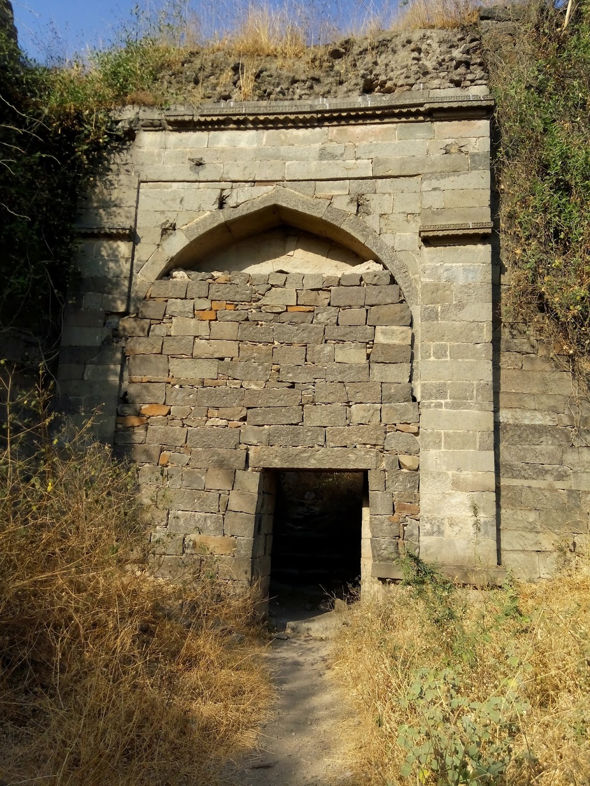Dharmapuri Fort located near to Ambajogai in Maharashtra | The journey ...