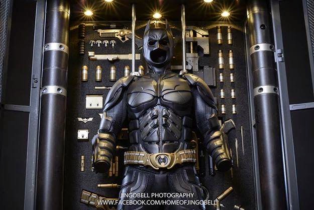 JIMSMASH ! ! !: HOT TOYS' DARK KNIGHT BAT-CLOSET