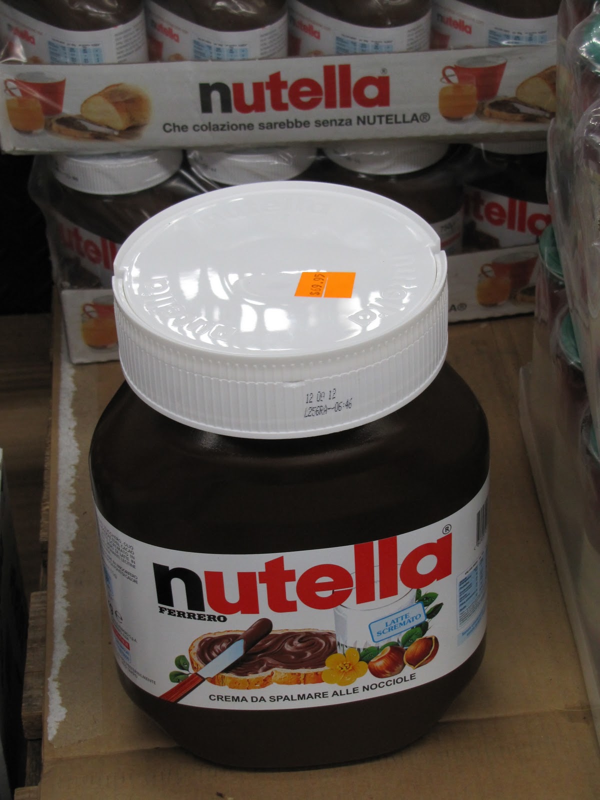throwing paint on it: The World's Largest Jar of Nutella (and some ...