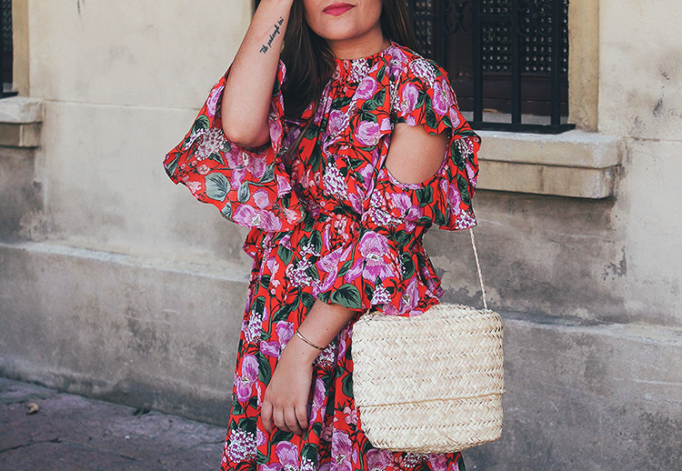 Vestido de flores, bolso de rafia y zapatillas | Blog de Moda | LITTLE ...