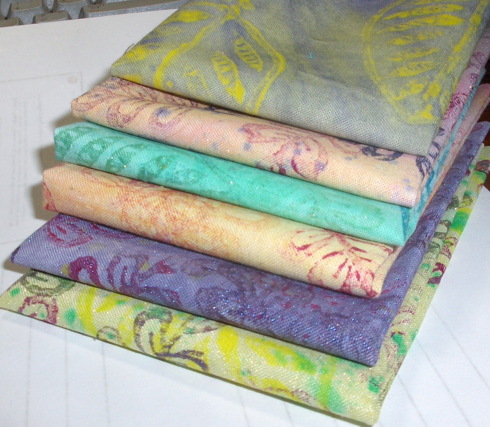 Quilted Escapes: How to make your own hand painted fabric!