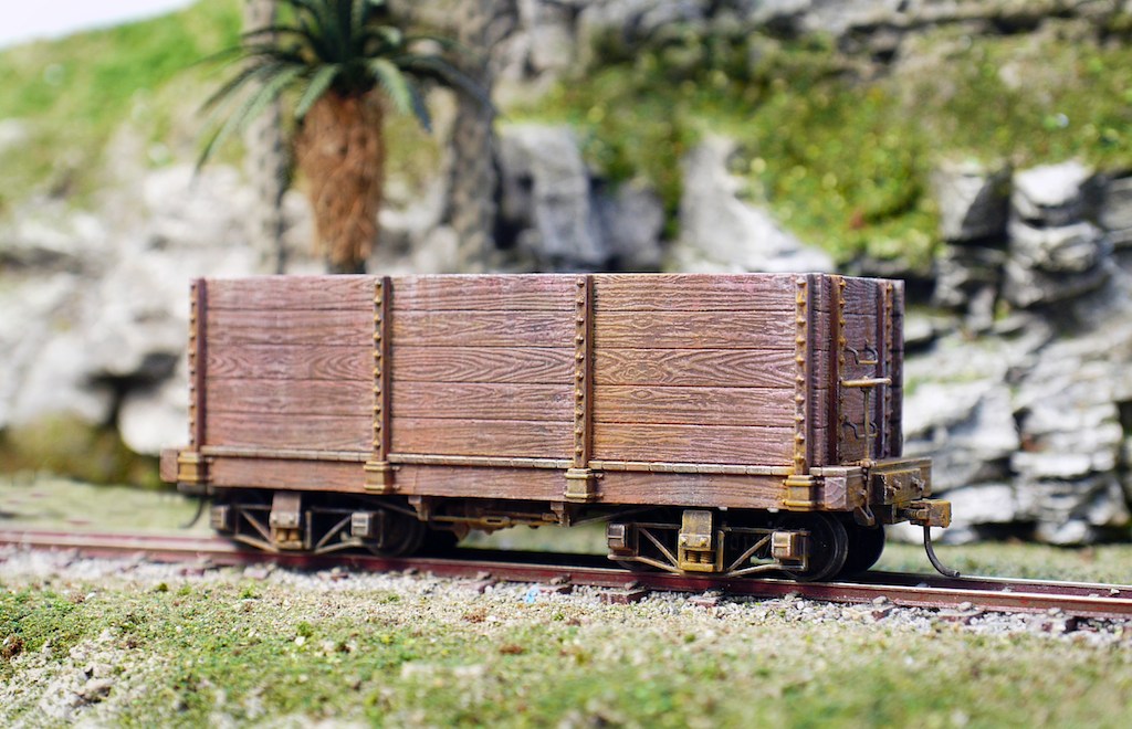Trackside Scenery: Bachmann On30 "shorty" ore car