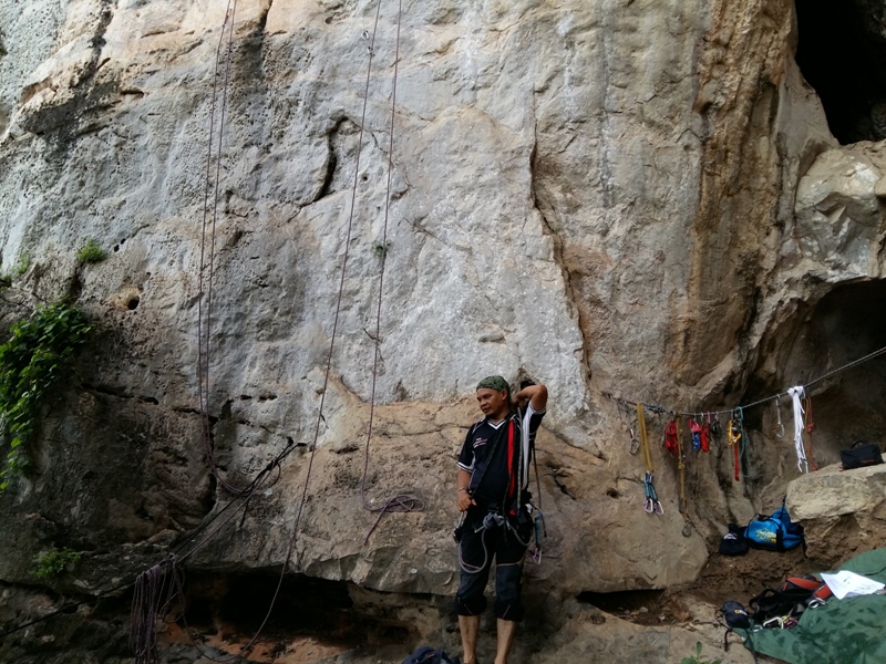 TRAVELOG: ROCK CLIMBING BUKIT KETERI PERLIS : Best jadi Spiderman