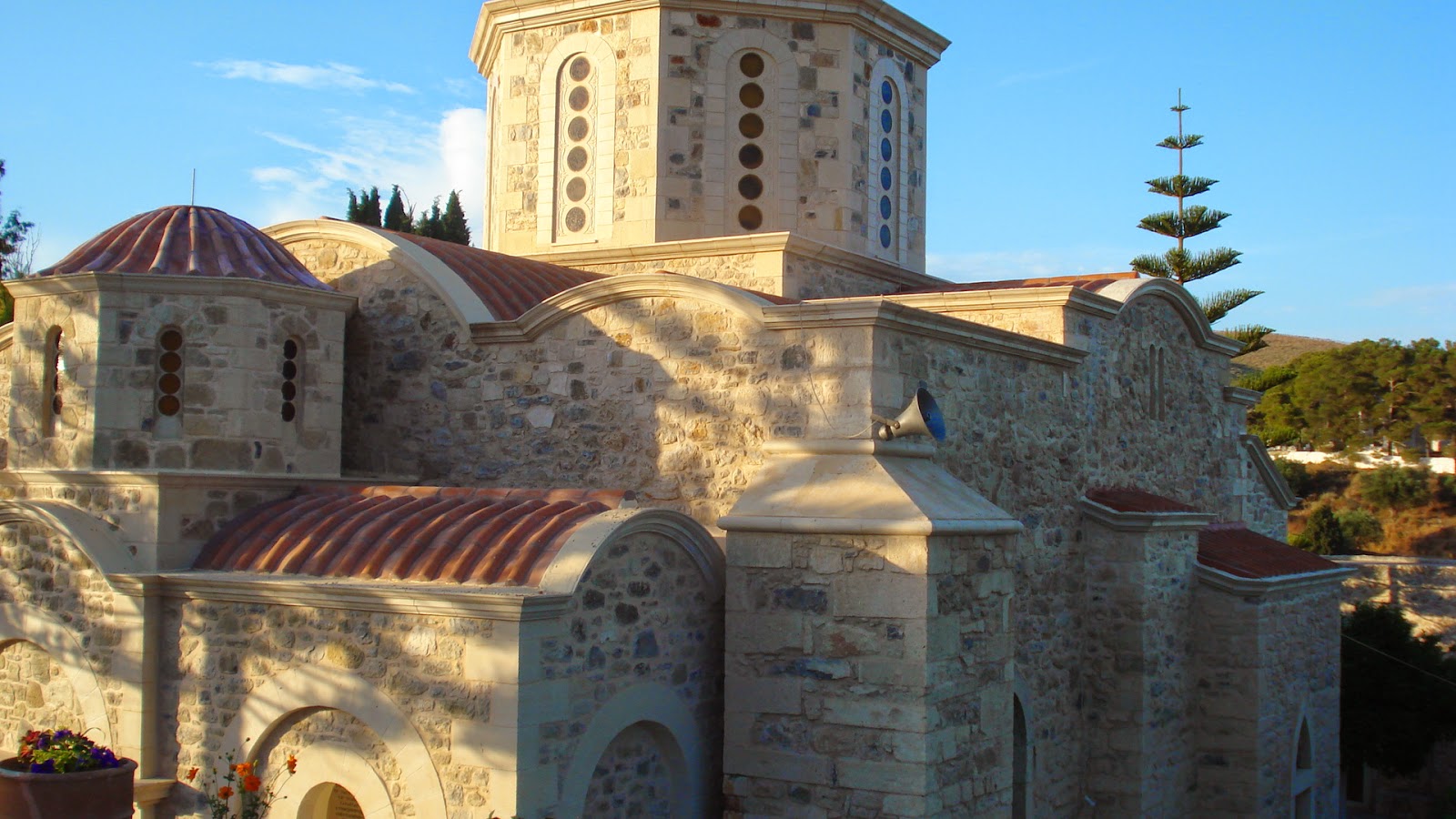ΚΡΗΤΙΚΑ ΦΥΣΙΚΑ ΠΕΤΡΩΜΑΤΑ: ΙΕΡΑ ΜΟΝΗ ΑΓΚΑΡΑΘΟΥ