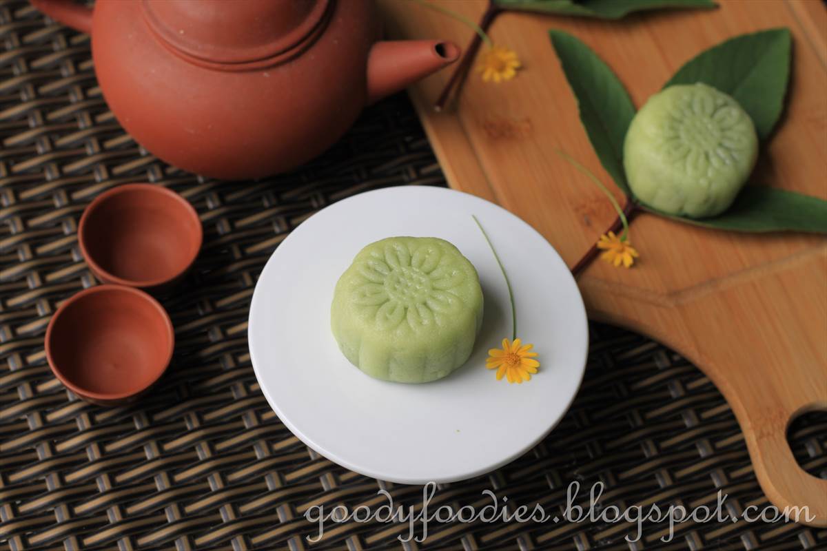 GoodyFoodies: Recipe: Homemade Snowskin Mooncakes with Pandan Mung Bean ...