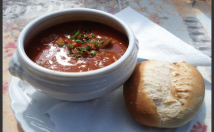 Kuzhine - Receta: Supe me mish vici - goulash soup