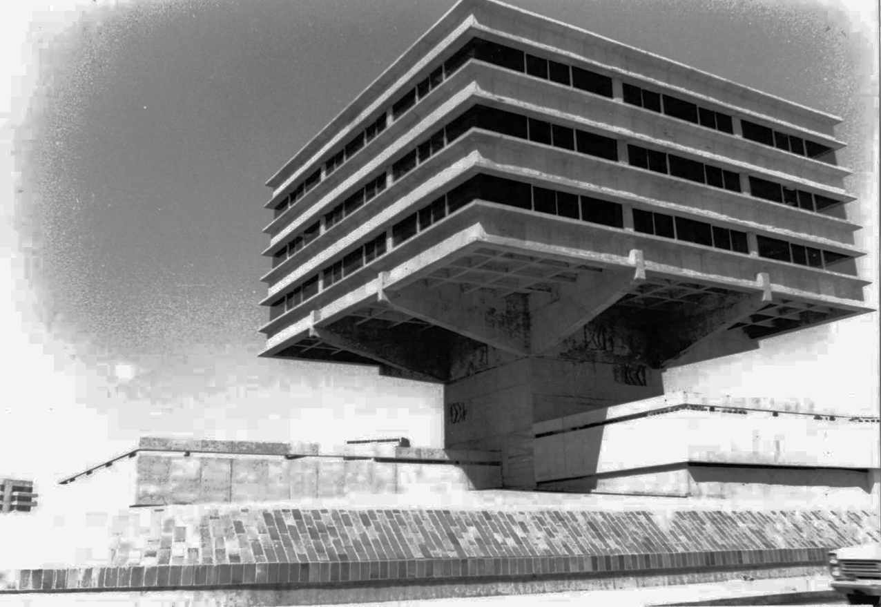 Arquitectura Postmoderna : Quito Cuidad Moderna