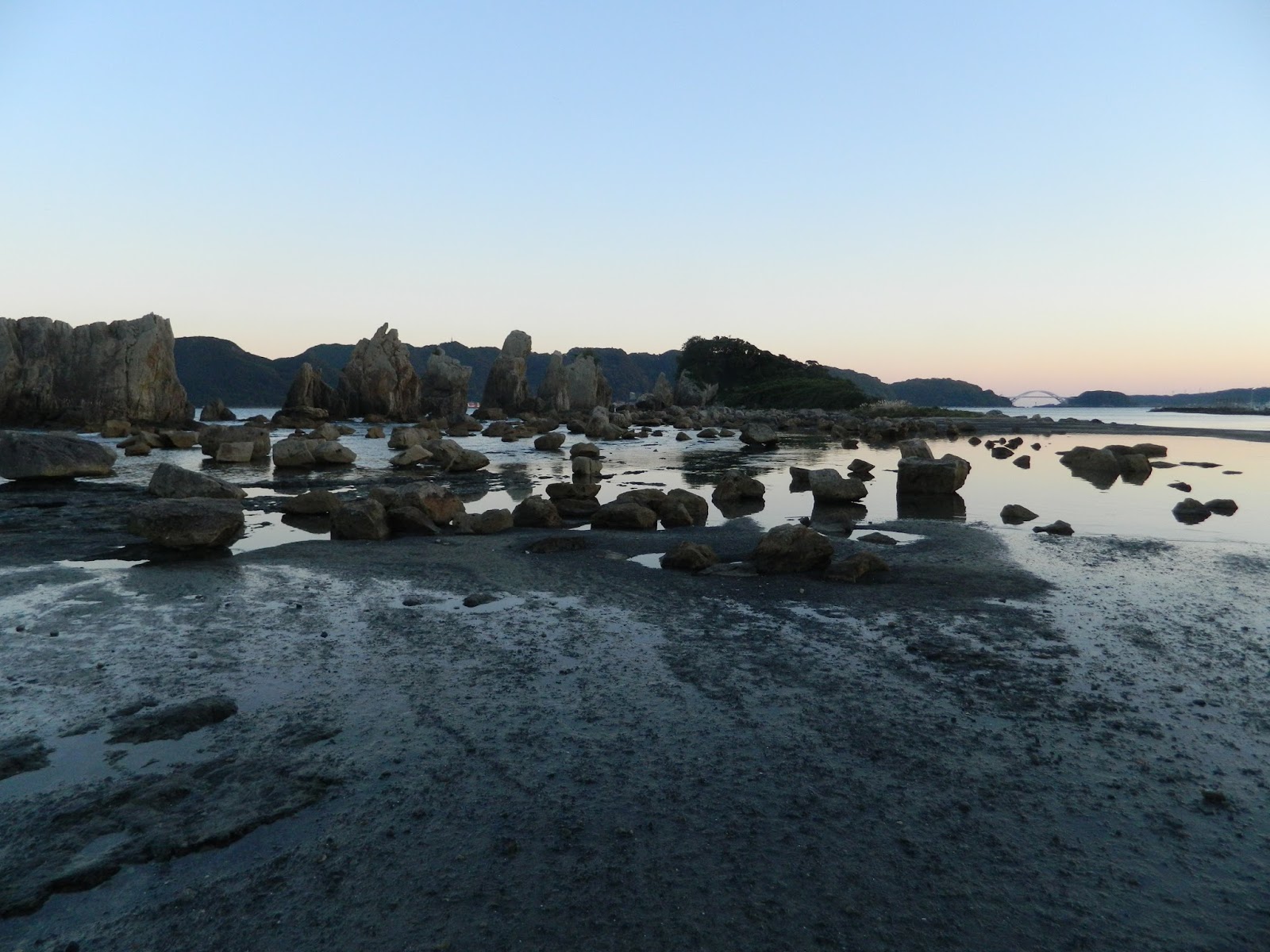 Nihon Fan: Hashigui-iwa Rocks - Part of Yoshino-Kumano National Park