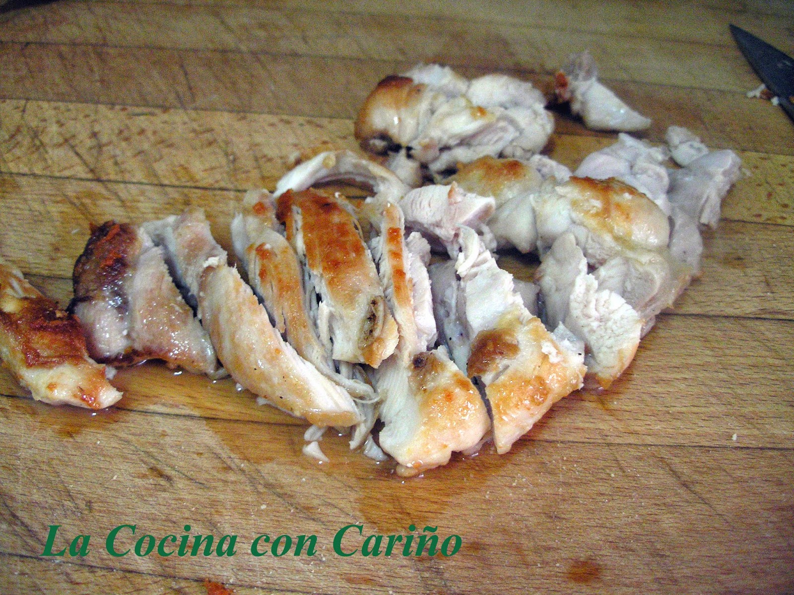 PAN NAAN CON CHURRASCO DE POLLO Y SALSA DE QUESOS