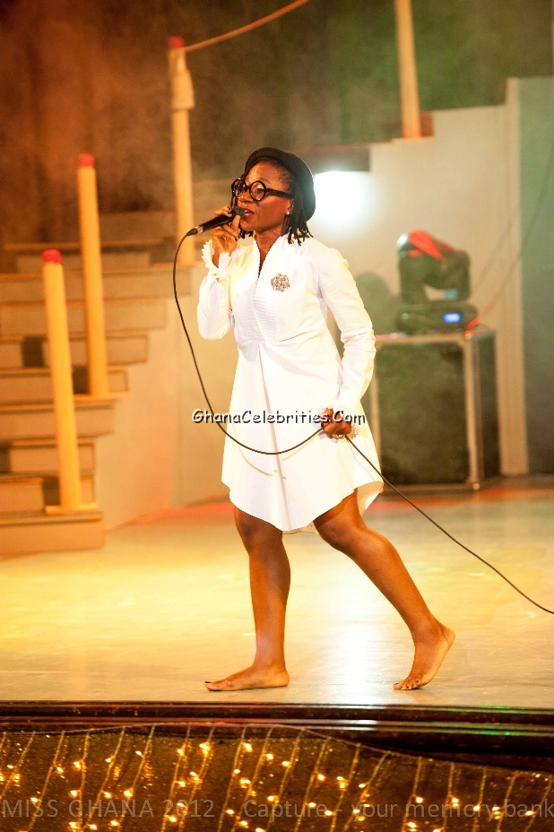 Raquel Daily Blog Asa Goes Bare Feet At The Miss Ghana Show More Pics From The Event
