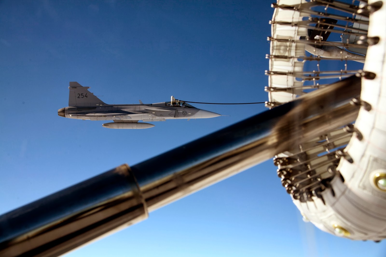 Selex Unveils BriteCloud Decoy for Gripen ~ GreenStylo