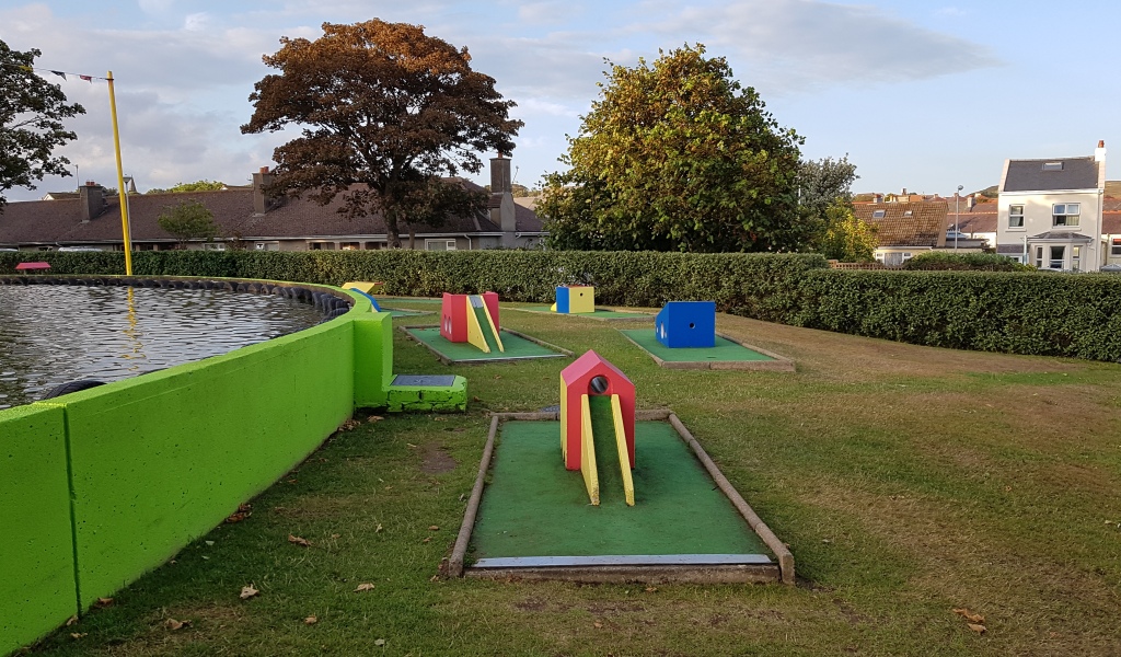 The Ham and Egger Files: The Crazy Golf course at Onchan Pleasure Park ...