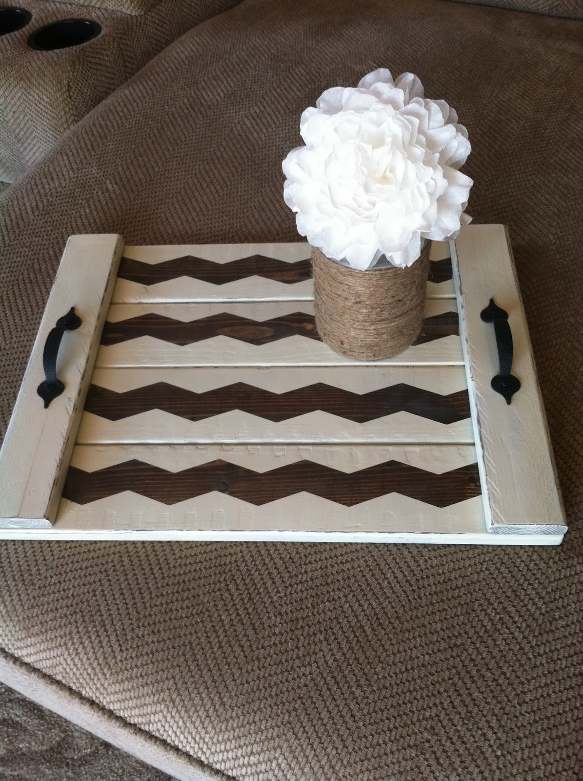 Burlap and Bananas: Shabby-Chic Chevron DIY Wood Tray!