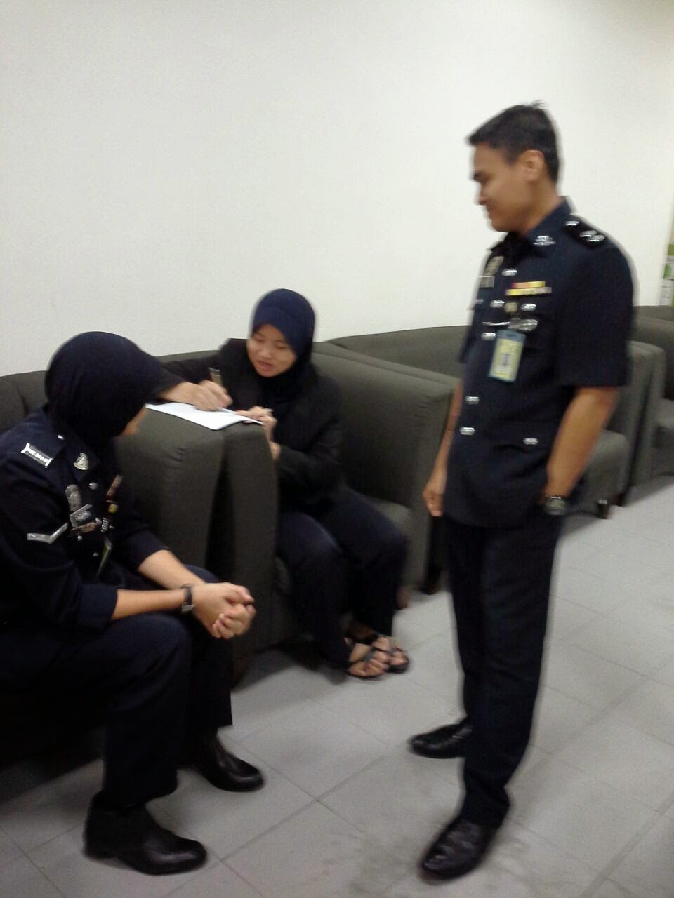 SUNTIKAN SARINGAN TIBI | Pengaman Istana Negara