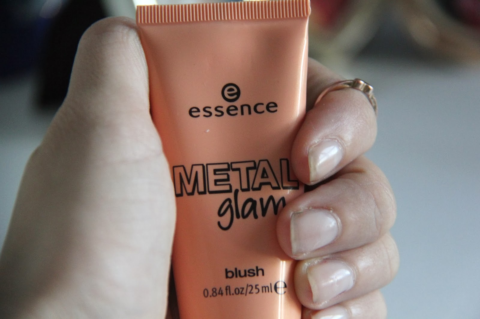 LolLoveLife: Essence Metal Glam Blush, Lipgloss and Gold topper review!
