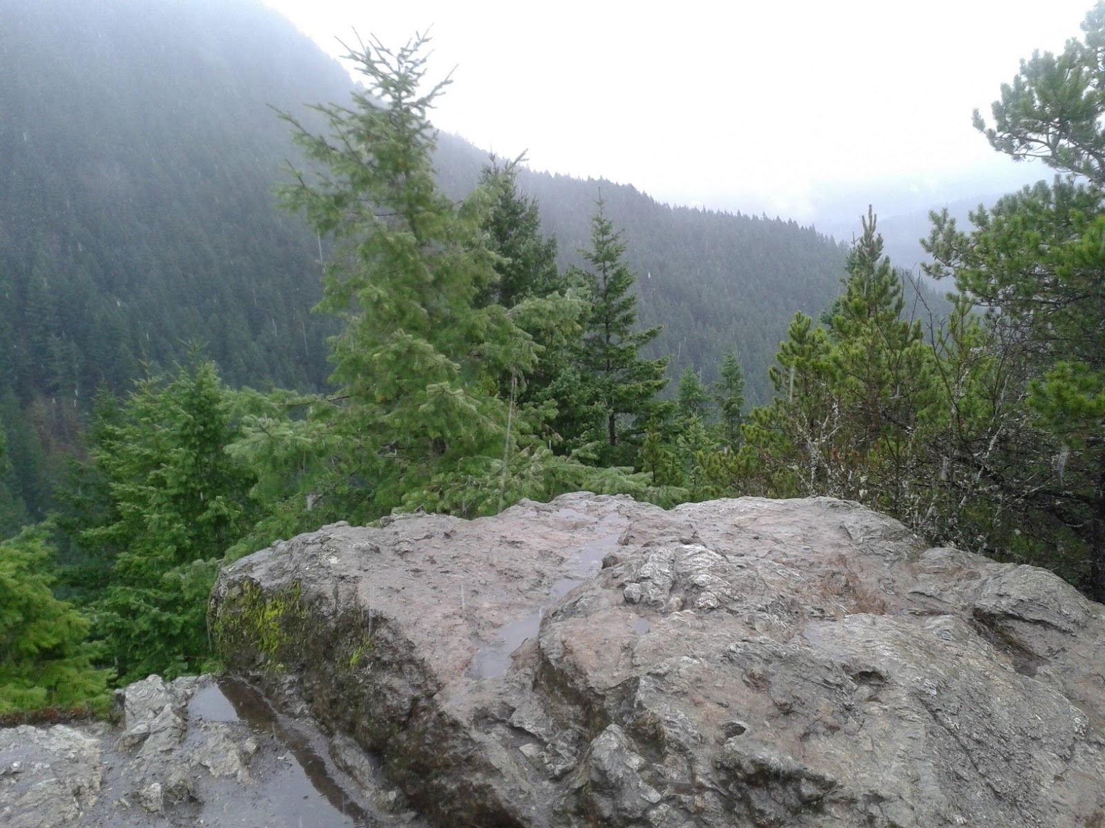 Urban Trailseeker: Hiking Trip Report: Little Si, Boulder Garden Loop