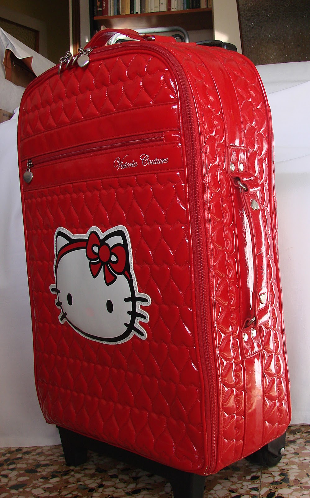 DULCEKAPPAVINTAGE: TROLLEY HELLO KITTY - VICTORIA COUTURE - VERNICE ROSSA