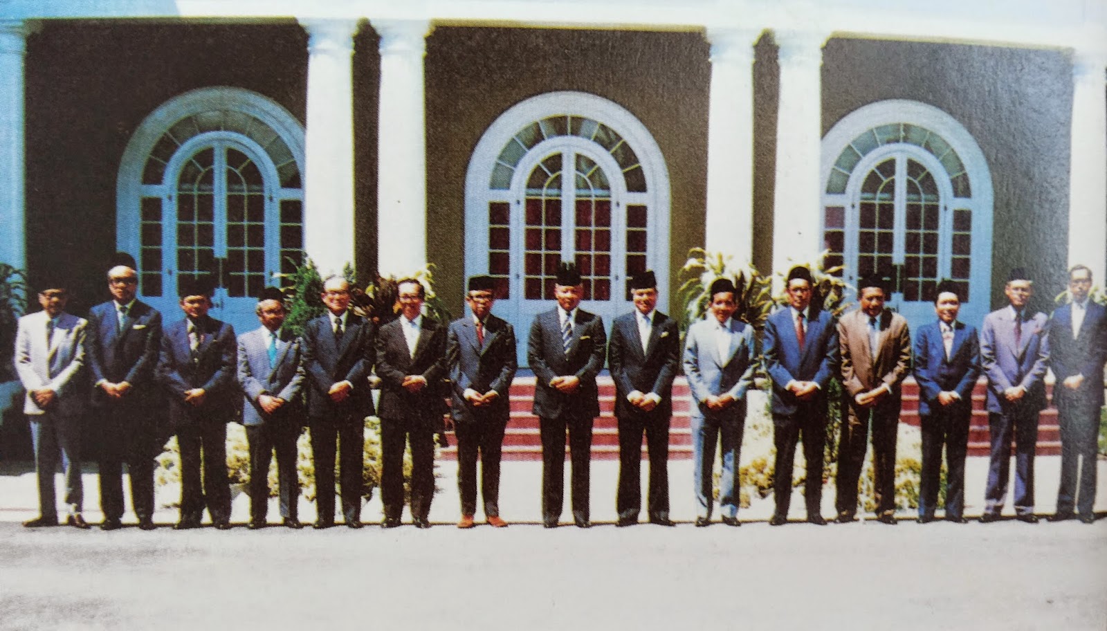 WARISAN RAJA & PERMAISURI MELAYU: Almarhum Hakim Raja Azlan Shah..