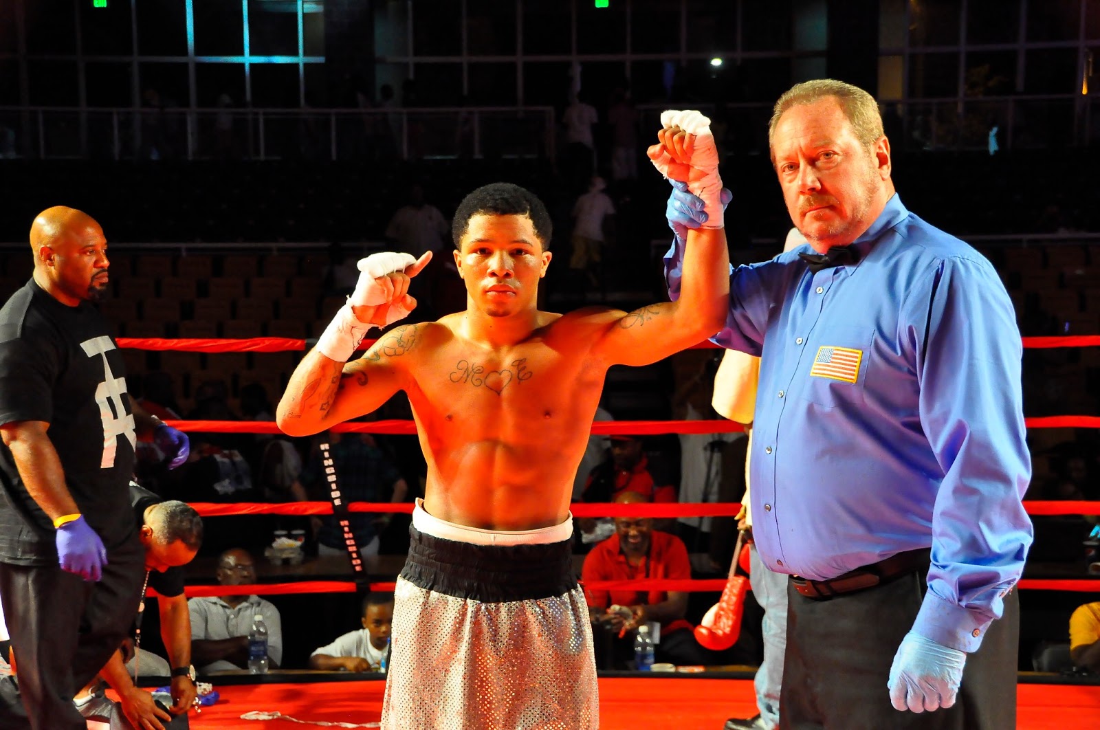 Boxing Along The Beltway: Davis Stops Casias in Two!