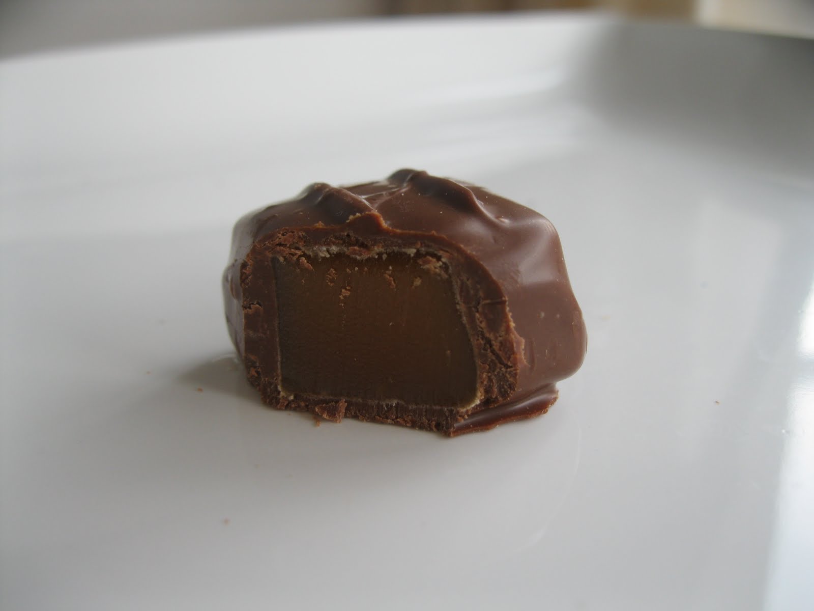 The District Chocoholic: Oh! Caramels: Classic Milk and Dark Caramels