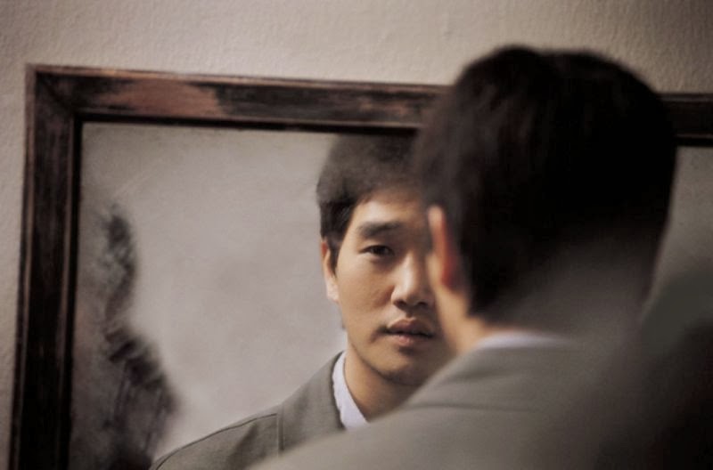 "Geoul sokeuro", Sung-ho Kim ~ Cineticamente