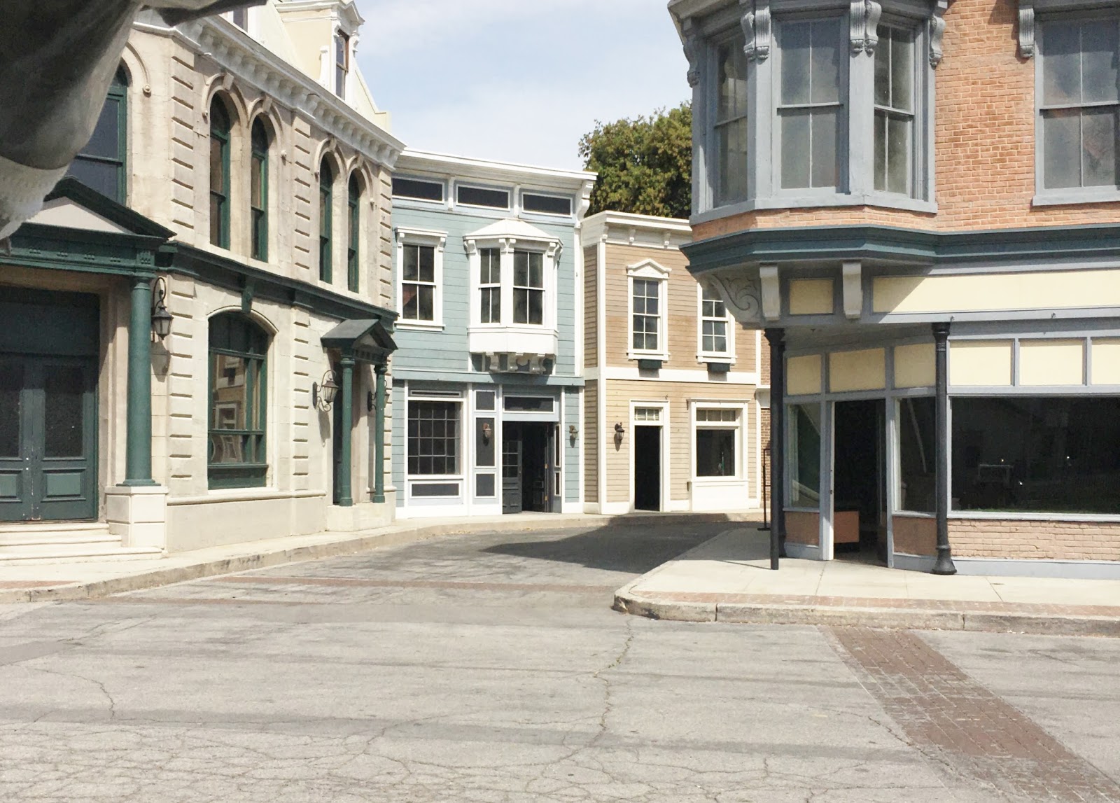 VISITING ROSEWOOD AT WARNER BROTHERS STUDIOS - A Life With Frills