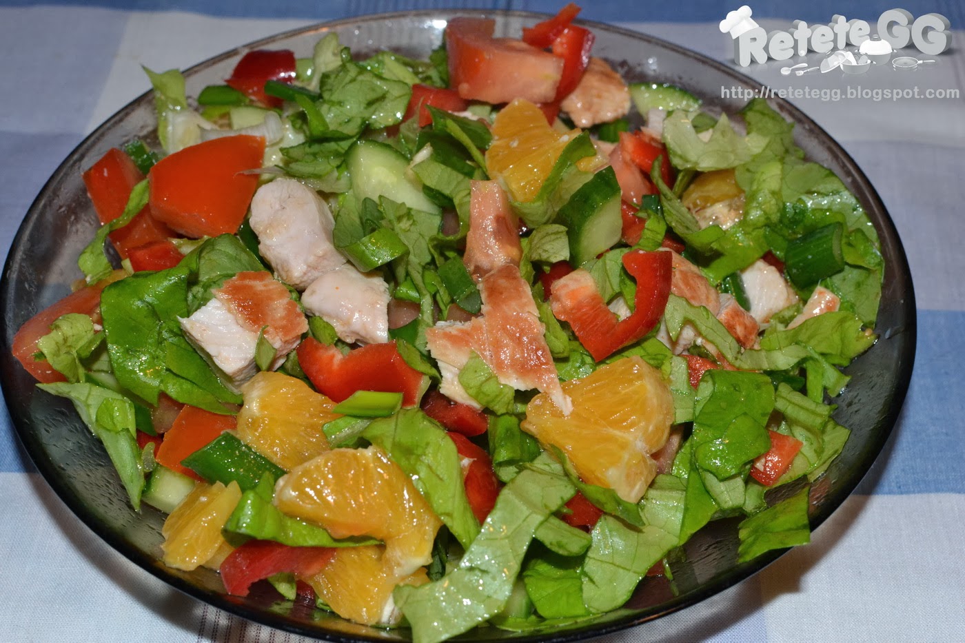 Retete gustoase si garnisite: Salata cu pui si portocale