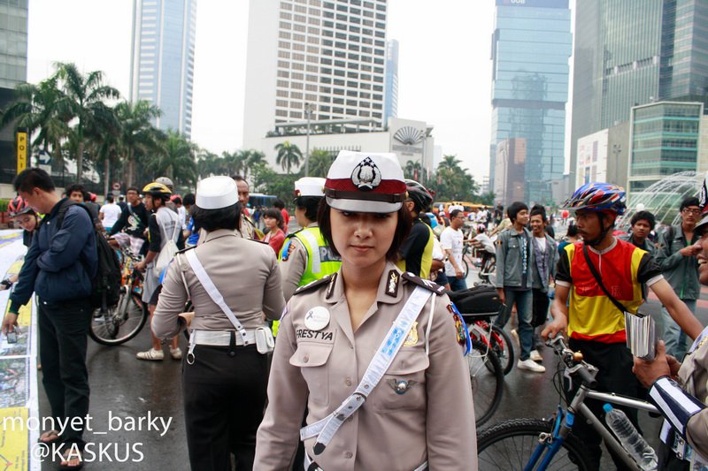 Mr. Windu dot Com: Koleksi Foto Polwan Cantik Briptu Eka Frestya