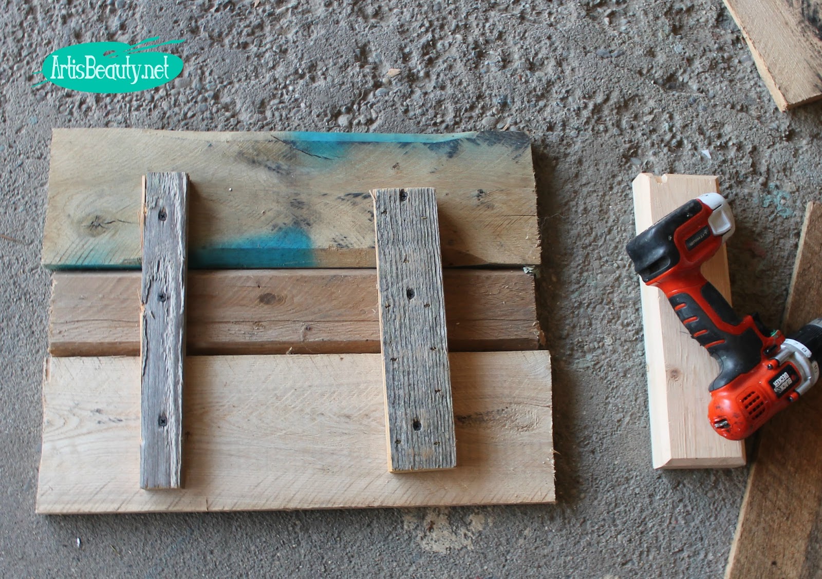 ART IS BEAUTY: Super Easy "HELLO" Spring Pallet Art