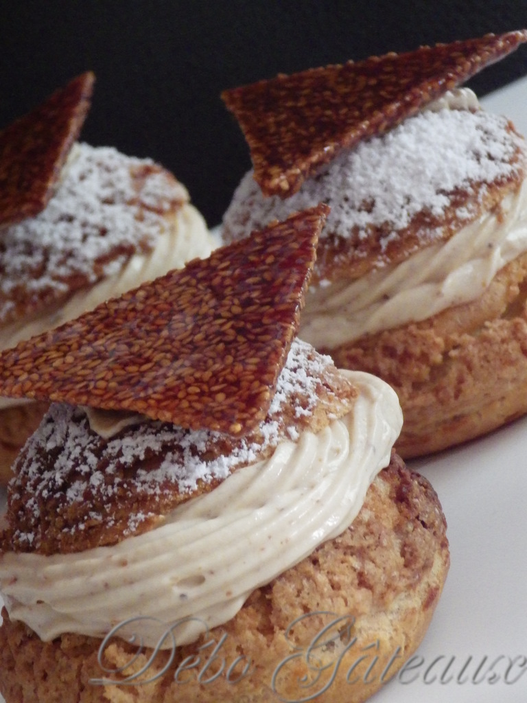 Débo Gâteaux : Choux au praliné et nougatine sésame