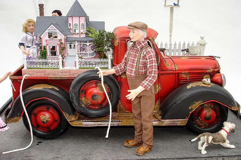 Good Sam Showcase of Miniatures: Exhibit: "Surprise!" by Connie Sauve