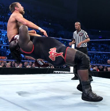 WWE In live!!!!: MARK HENRY vs DANIEL BRYAN