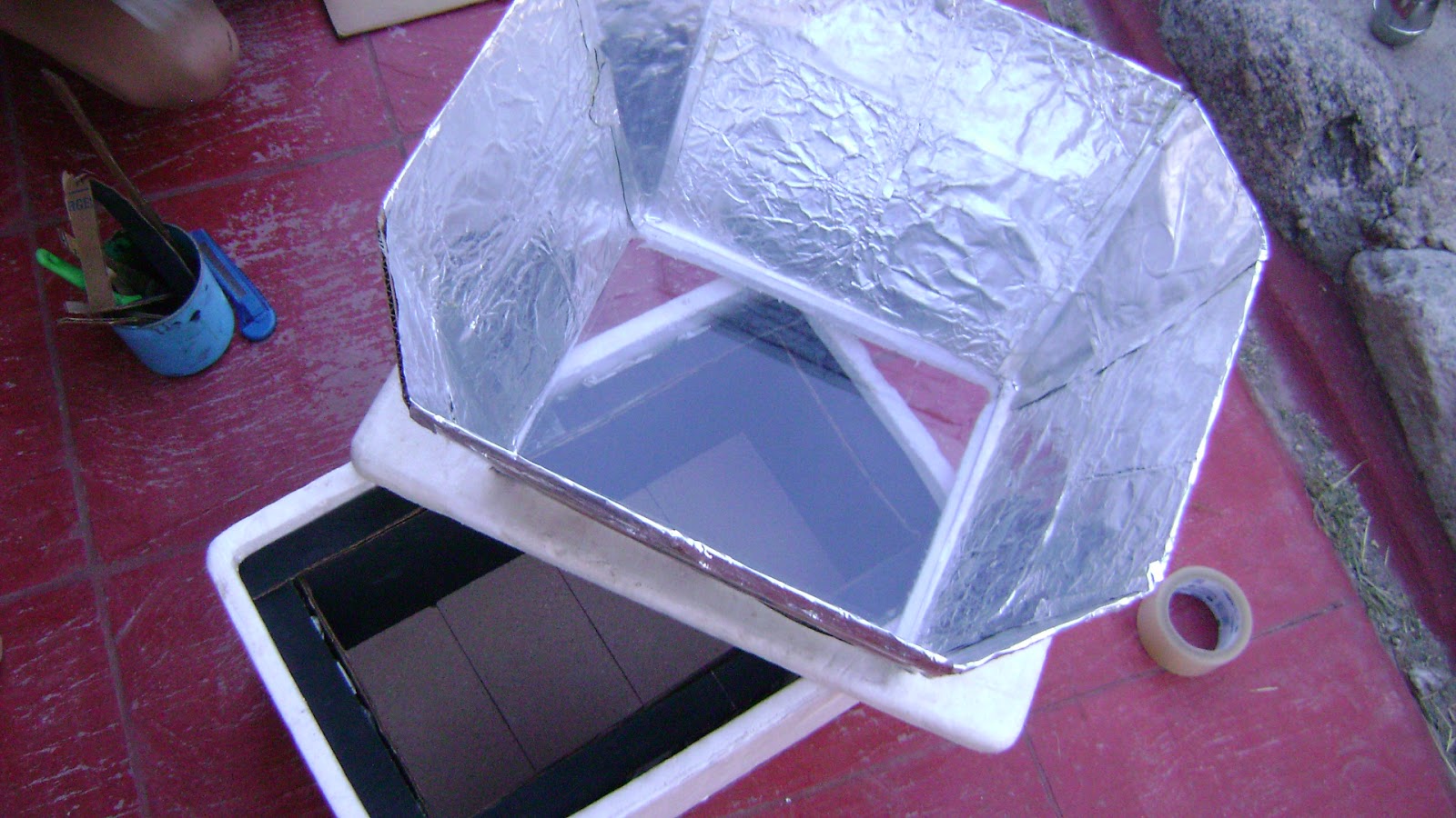 sin dinero por el mundo: Como hacer una cocina solar casera?