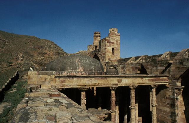 Dünya'nın Bütün Camileri: Arhai-din-ka Jhompra Mosque, Ajmer, India