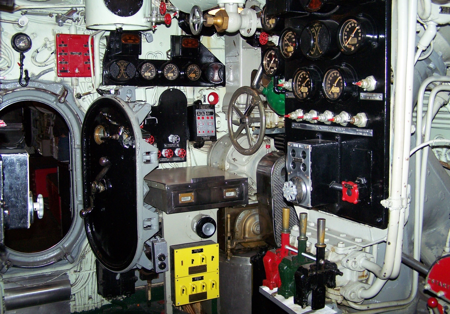 What Is Inside A Submarine Referencecom