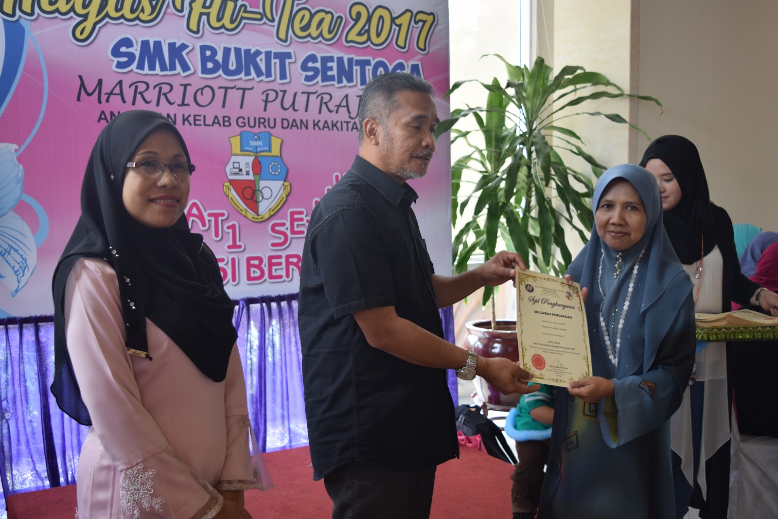 SMK BUKIT SENTOSA: Majlis Hi-Tea SMKBS