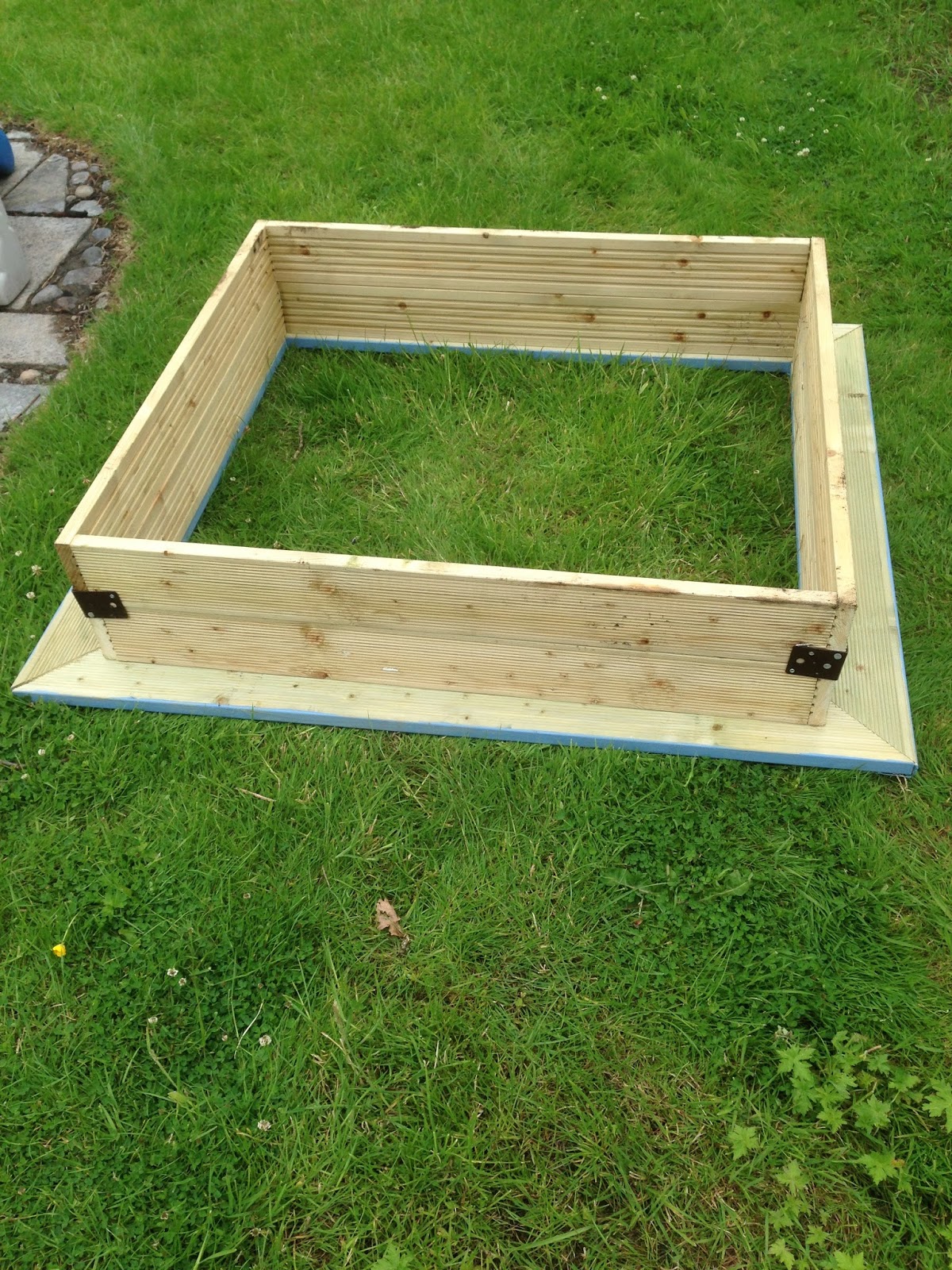 How to Build a Children's Sandpit | B&Q DIY Challenge ... The Yorkshire ...