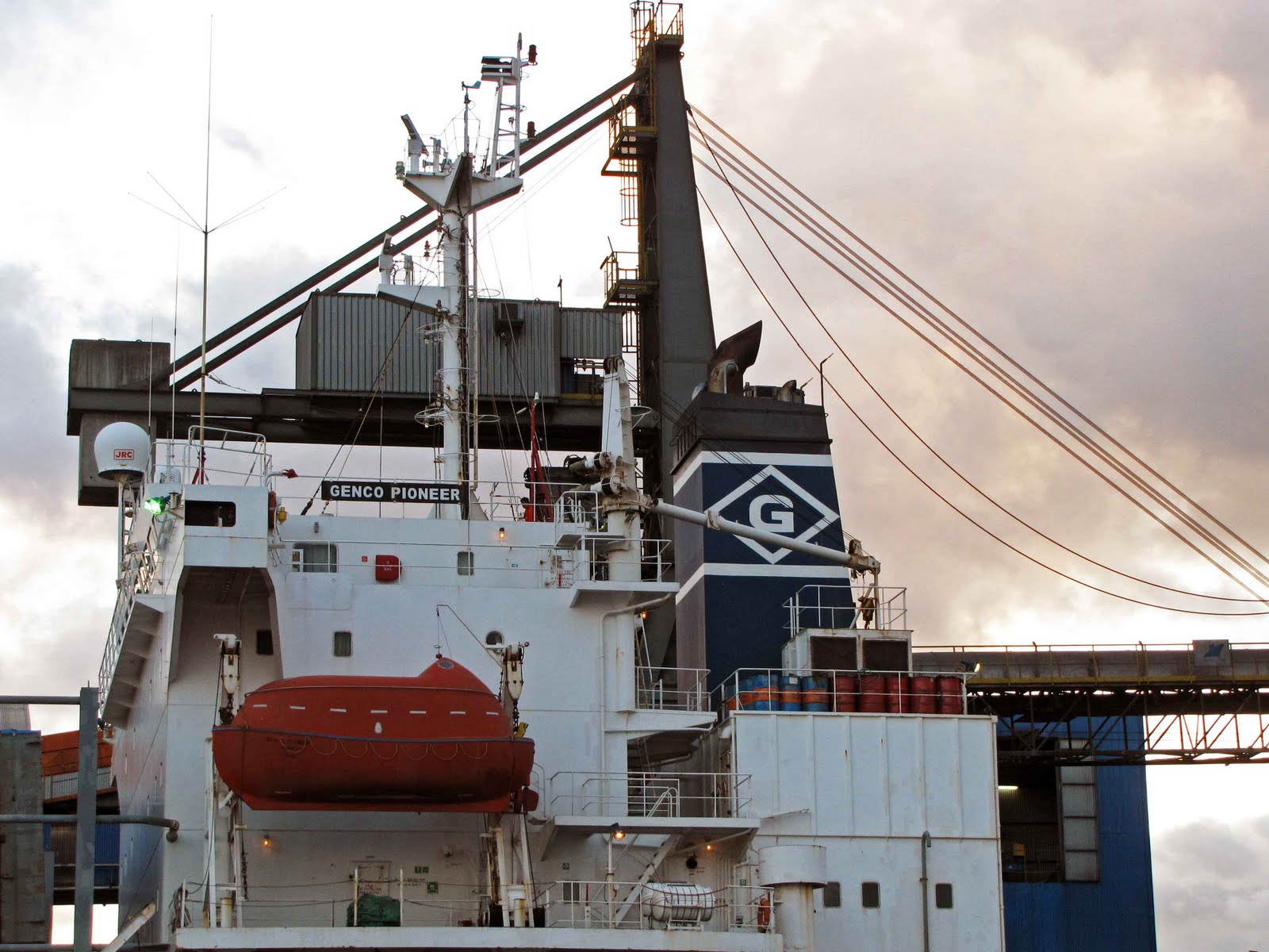 Santos Shiplovers: M/V Genco Pioneer / VRYI4 - Esacala em Santos ...