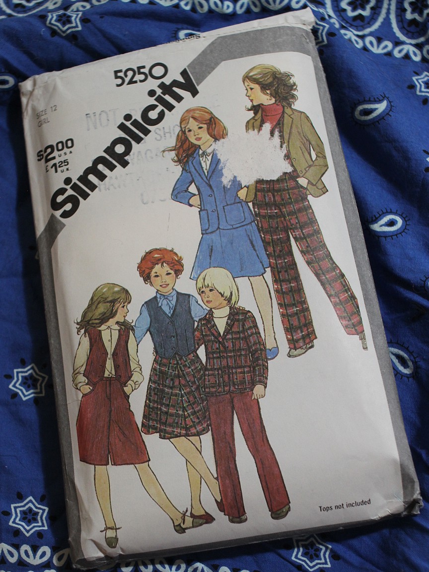 Sew I Am: Why do we all have to wear these ridiculous ties?