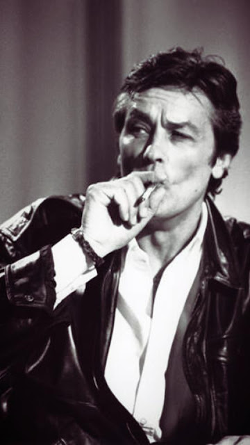 ALAIN DELON: HUMO. FUMATAS. SIGNAUX DE FUMÉE. SMOKE