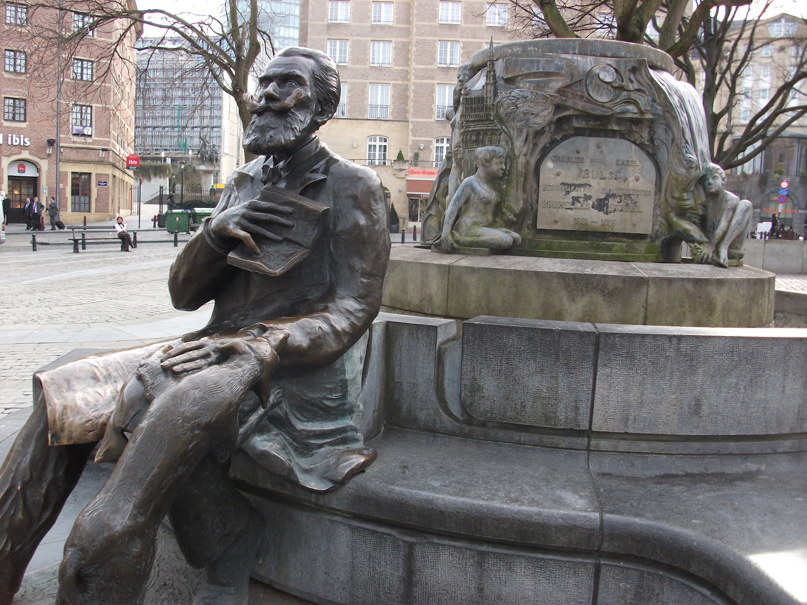 journeycontrol: Brussels: Statues and Food