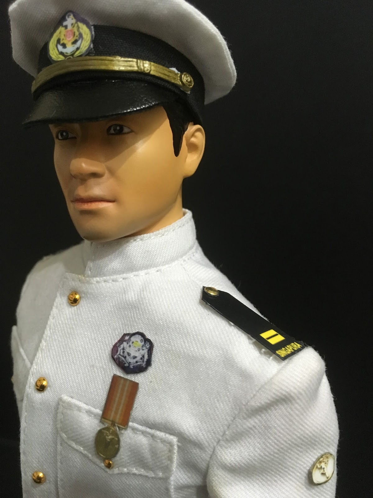 1/6 Gallery: RSN Naval Diver Officers in No. 1 & 3 Uniform