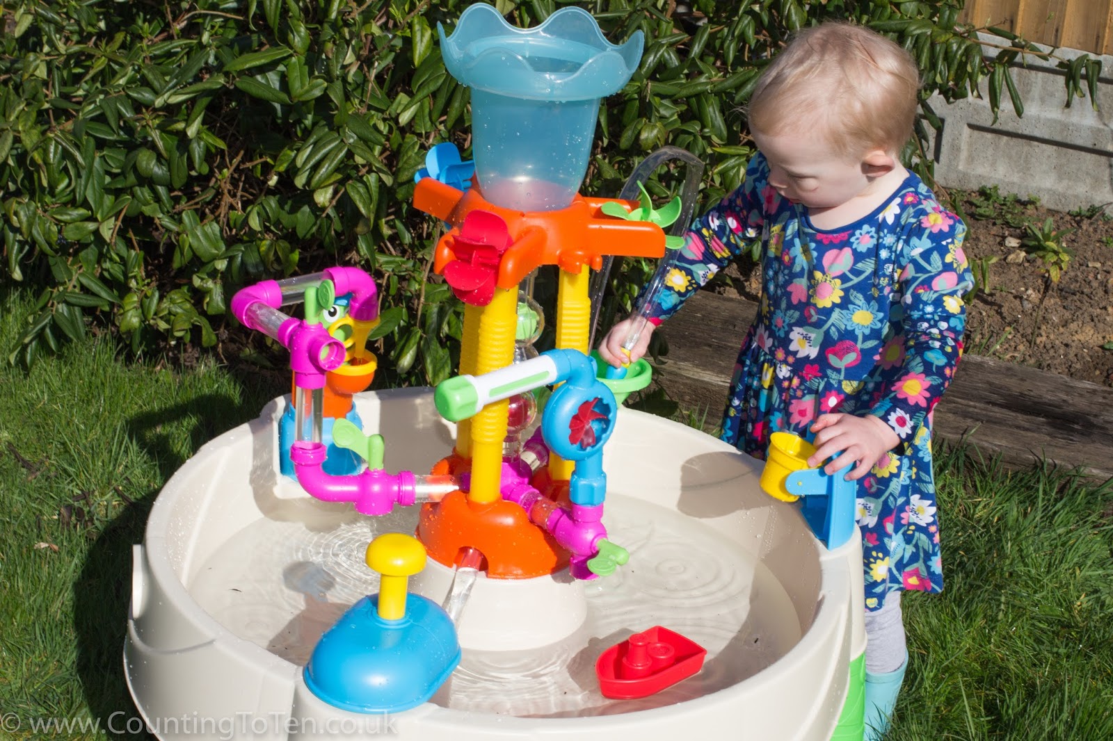 Review: Little Tikes Fountain Factory Water Table - Counting To Ten