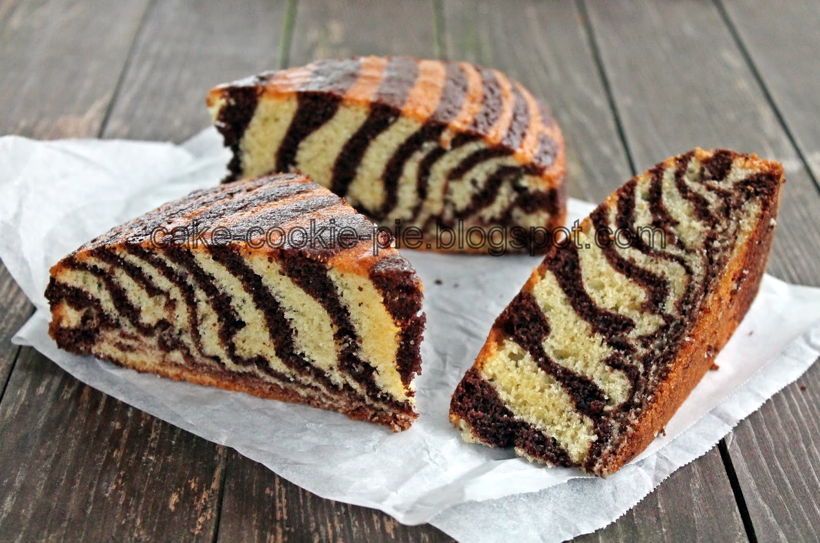 What's for dessert?: Daring Bakers July 2014 - Surprise cakes challenge