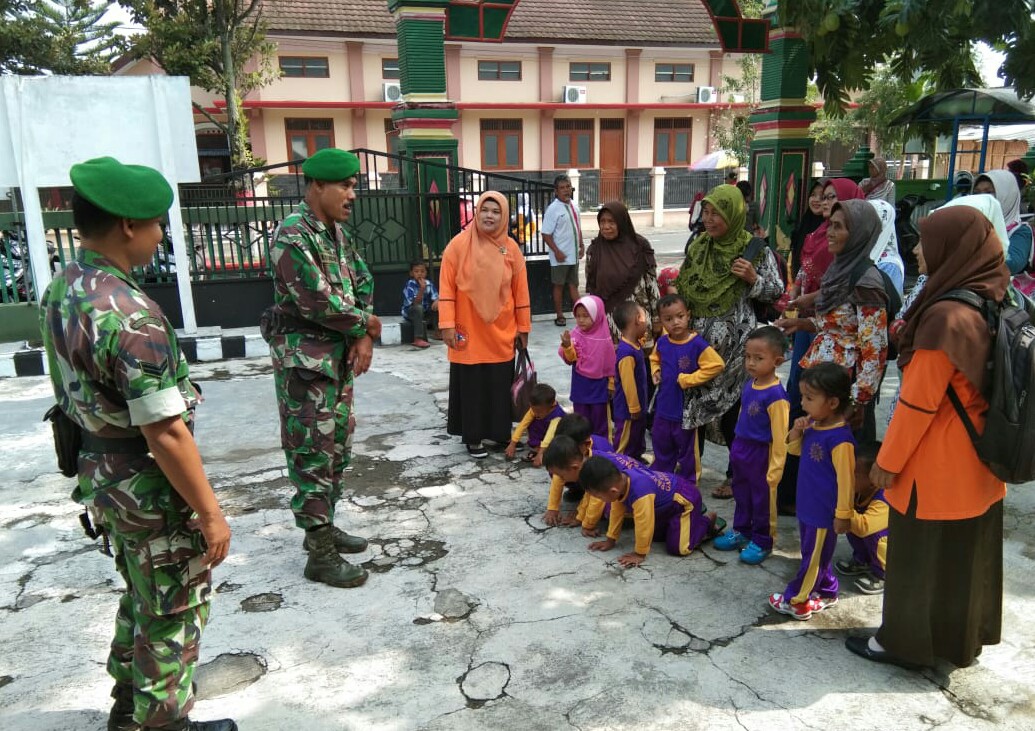 Media Padjajaran Nusantara Indonesia: Kenalkan Profesi TNI, Koramil 10 ...